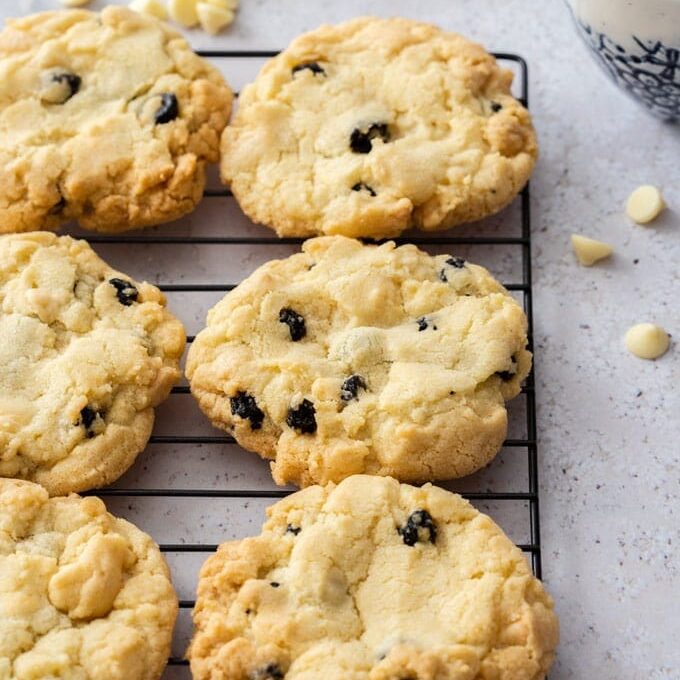 White Chocolate Blueberry Cookies [+ Video] - in less than 30 minutes ...