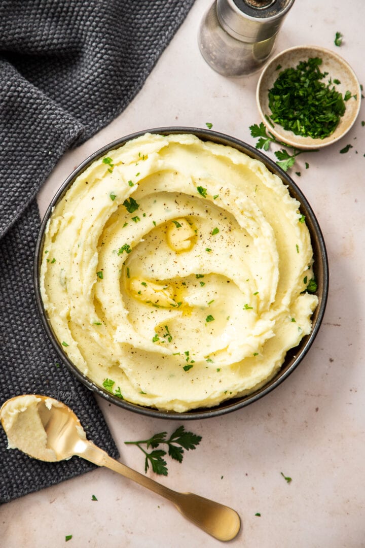 Fluffy Mashed Potatoes - Sugar Salt Magic