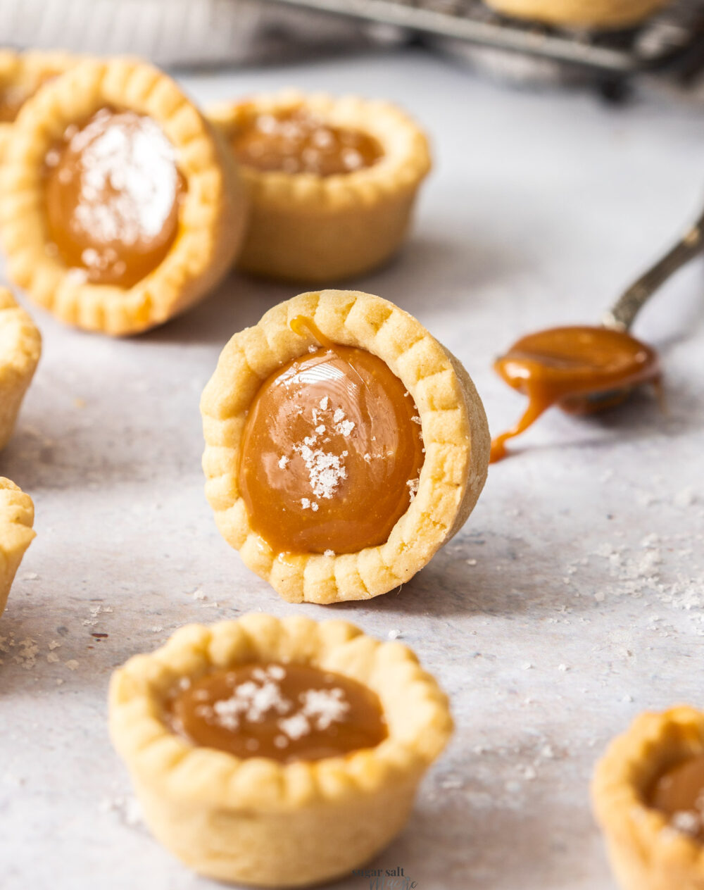 Salted Caramel Tartlets - Easy, bite size cookies - Sugar Salt Magic